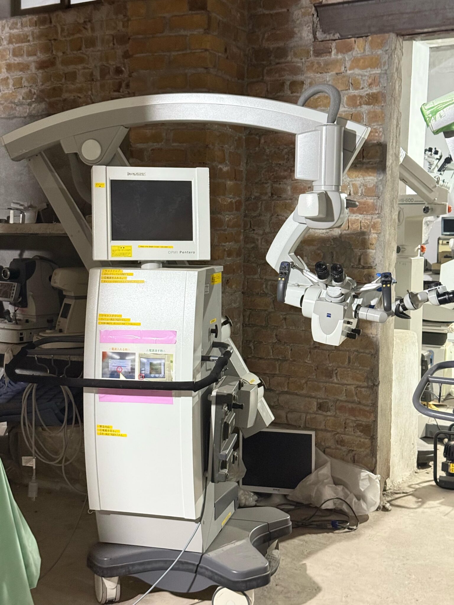ZEISS PENTARO SURGICAL MICROSCOPE LATEST MODEL – Tokyo Medic Solution