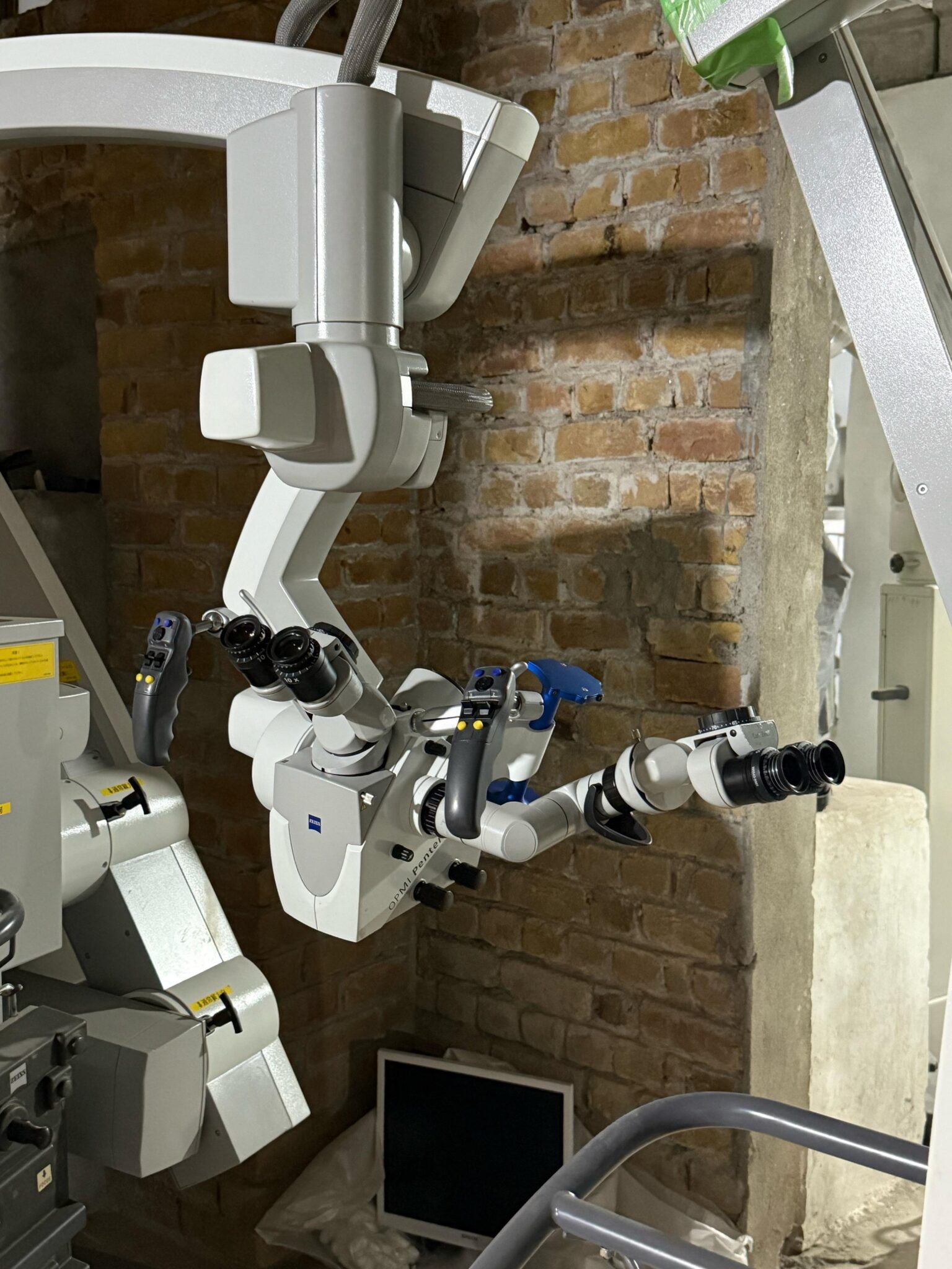 ZEISS PENTARO SURGICAL MICROSCOPE LATEST MODEL – Tokyo Medic Solution